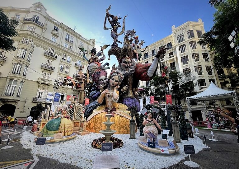 Valencia, Spain: So Excited Les Falles is Happening Now!